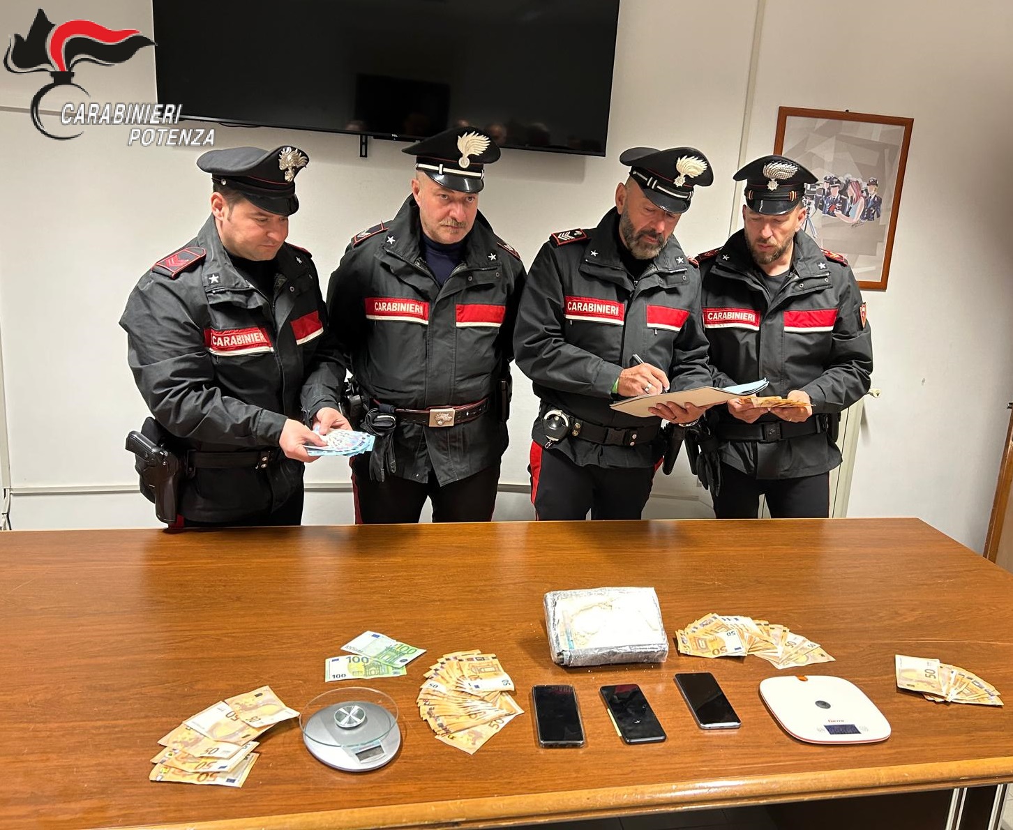 Viggiano: i Carabinieri sequestrano più di un chilo di cocaina ...